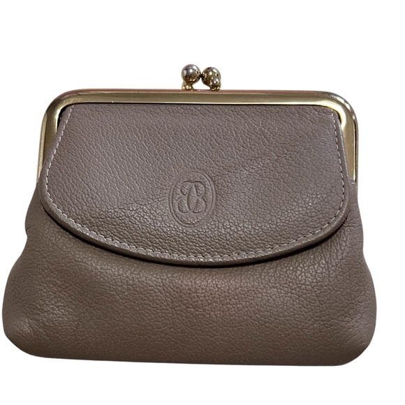 Buxton | Bags | Butxon Kiss Clasp Tan Leather Coin Purse With Gold ...